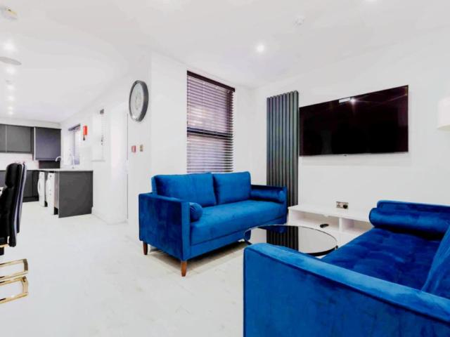 6 Beds 3 Baths