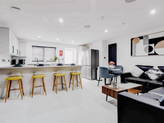 6 Beds 0 Baths
