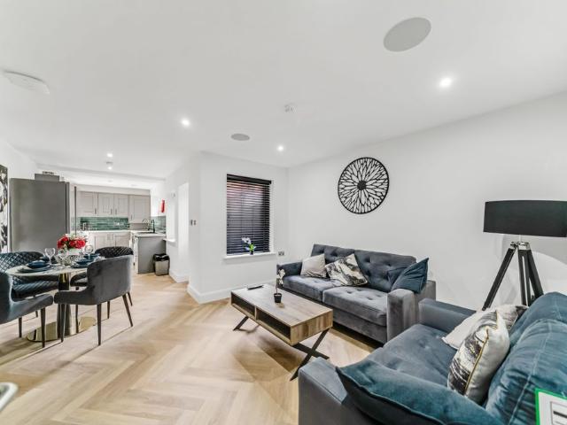 6 Beds 2 Baths