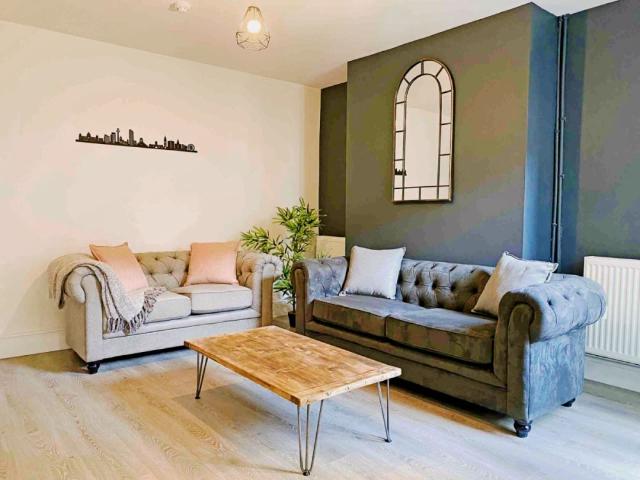 6 Beds 2 Baths
