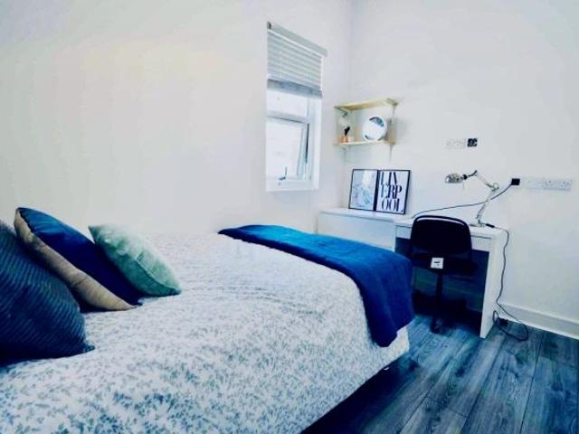 6 Beds 2 Baths