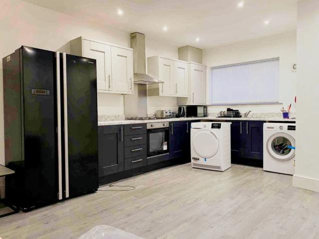 6 Beds 2 Baths