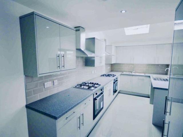 6 Beds 2 Baths