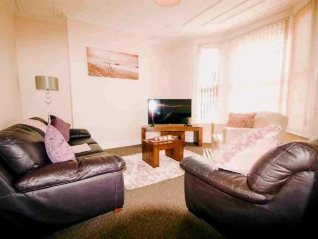 6 Beds 2 Baths