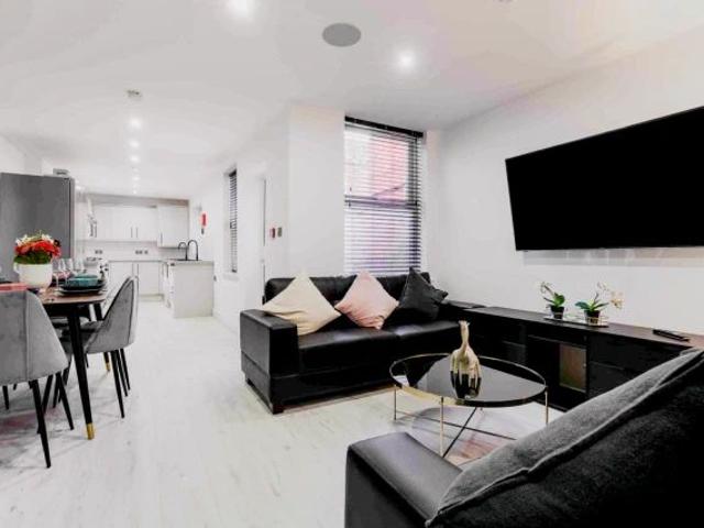 6 Beds 2 Baths