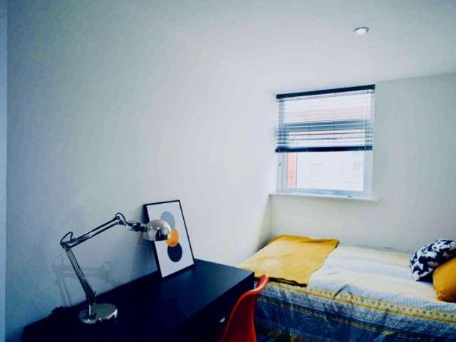 6 Beds 2 Baths