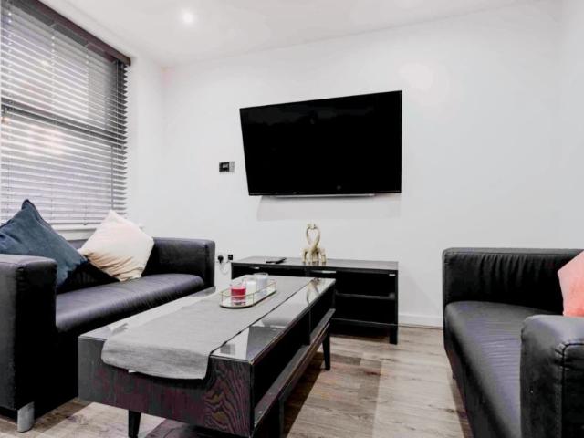 6 Beds 2 Baths
