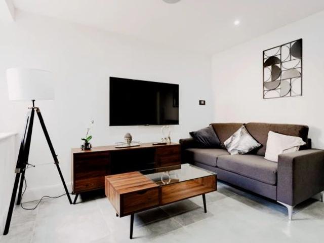 6 Beds 2 Baths