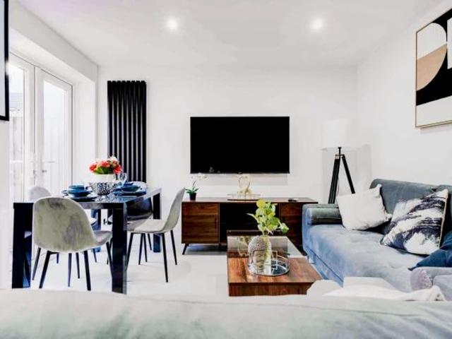 6 Beds 2 Baths
