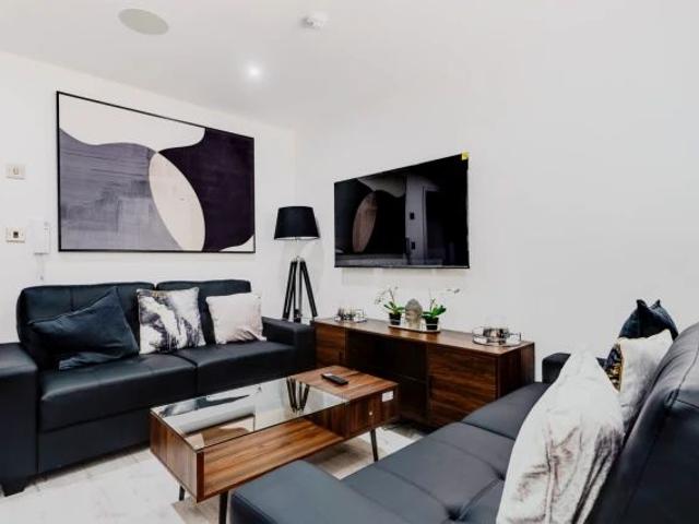 6 Beds 2 Baths