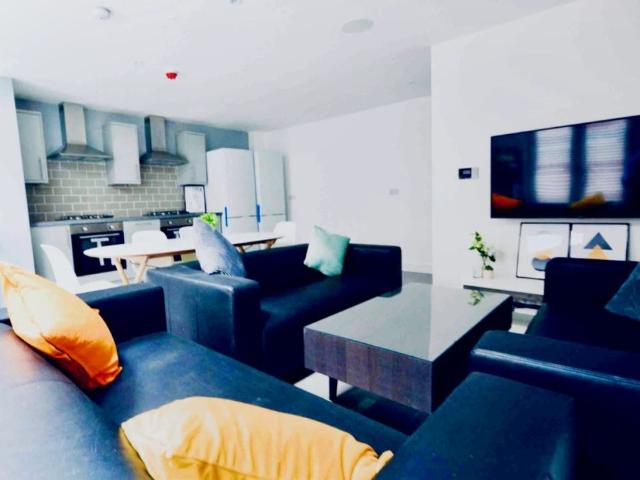 6 Beds 2 Baths