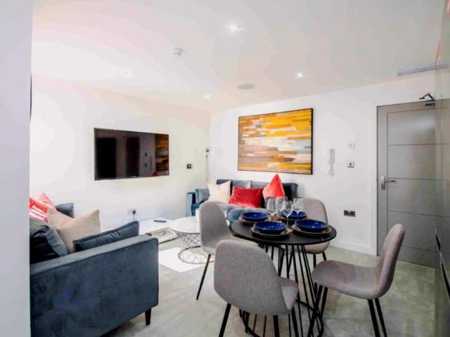 6 Beds 2 Baths
