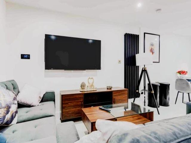 6 Beds 4 Baths