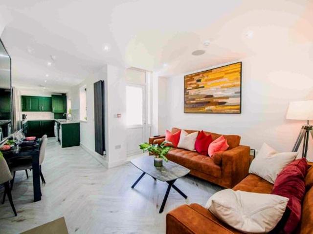 6 Beds 4 Baths