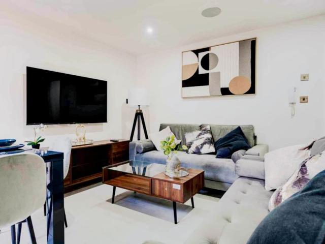 6 Beds 4 Baths