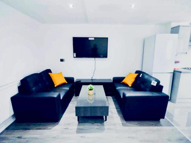 6 Beds 5 Baths
