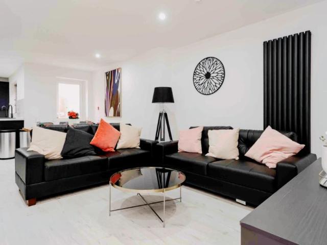 6 Beds 5 Baths