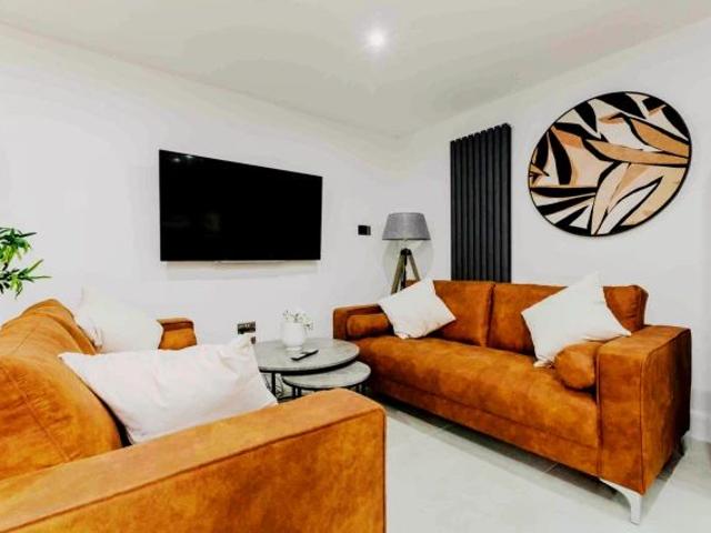 6 Beds 5 Baths