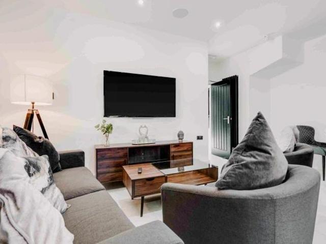 6 Beds 5 Baths