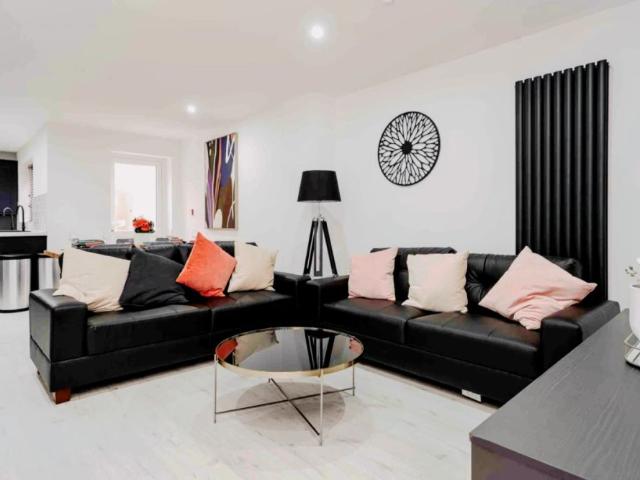 6 Beds 5 Baths