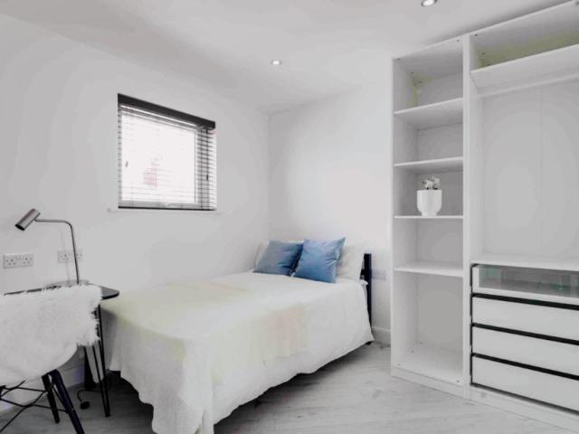 6 Beds 5 Baths