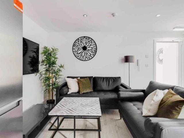 6 Beds 5 Baths