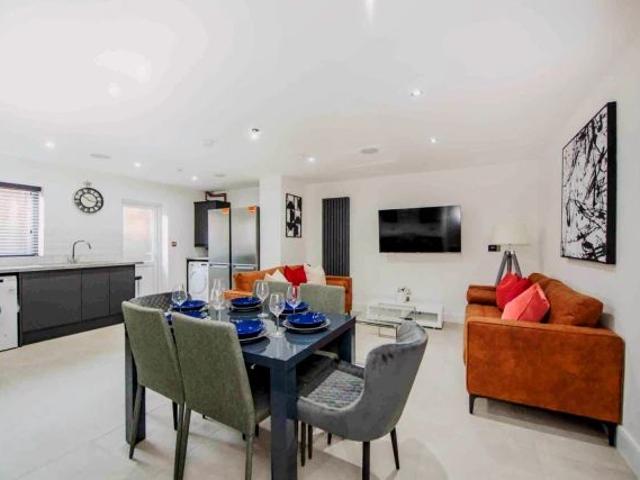 6 Beds 5 Baths