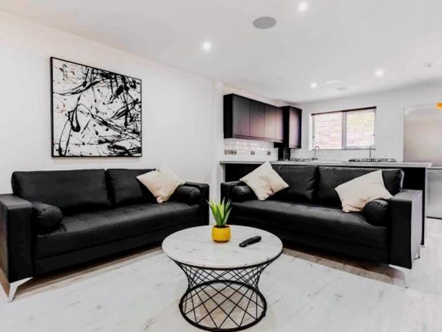 6 Beds 6 Baths