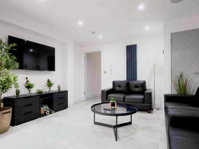 6 Beds 6 Baths