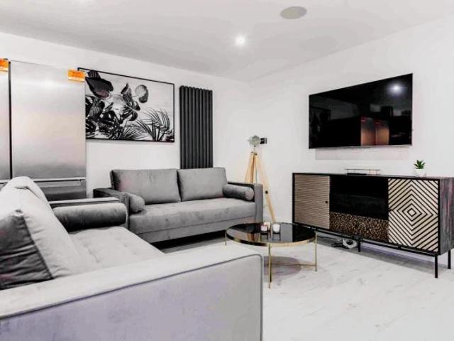 6 Beds 6 Baths