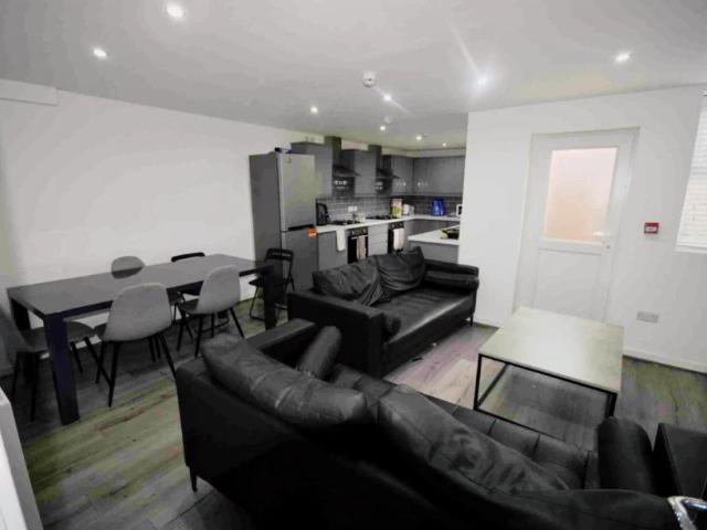 6 Beds 6 Baths