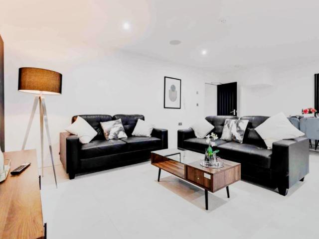 6 Beds 6 Baths
