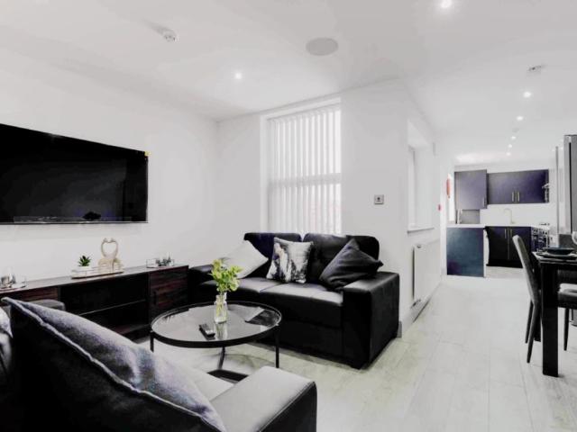 6 Beds 6 Baths