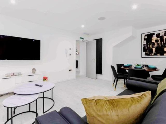 6 Beds 6 Baths
