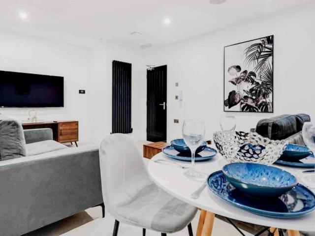 6 Beds 6 Baths