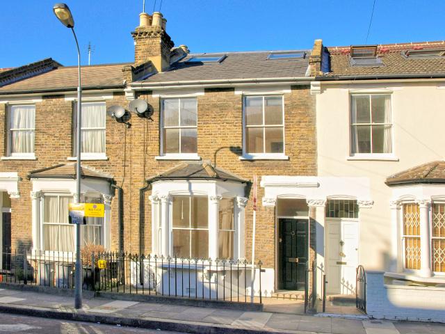 6 beds house For Rent