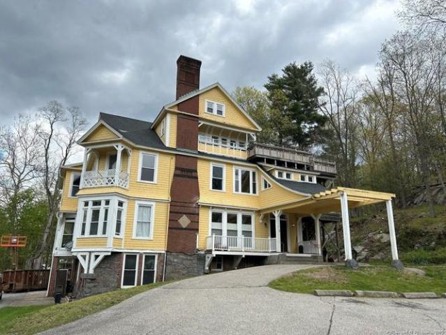 6 Beech Dr #4, Norwich, CT 06360