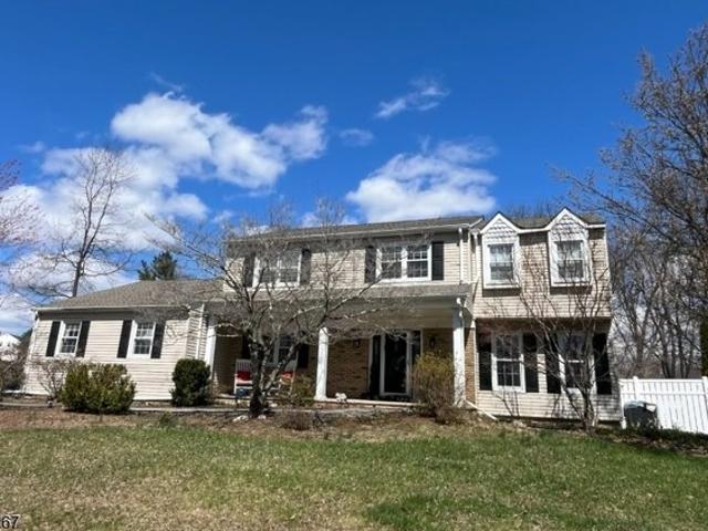 6 Beechnut Dr, Washington Township, NJ 07853