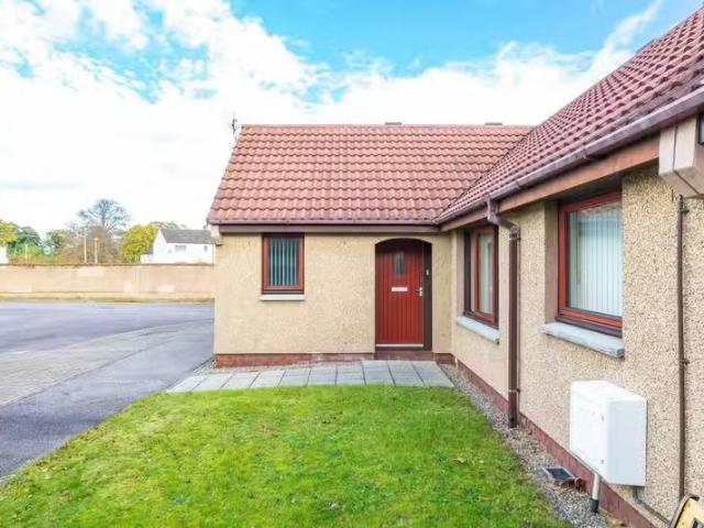 6 Beechwood Court, Inverness, IV2 3WA 2 bed semi detached bung.
