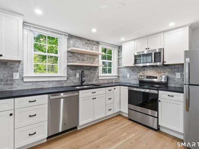 6 Belmont Pl, Norwalk, CT 06853