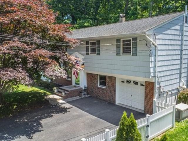 6 Benjamin St, Hopatcong, NJ 07874