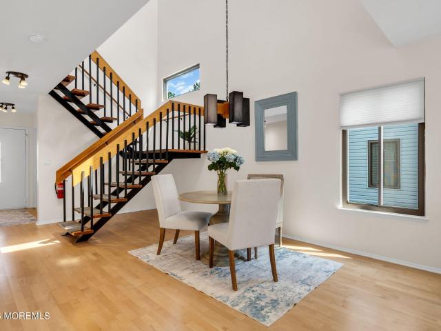 6 Beverly Court