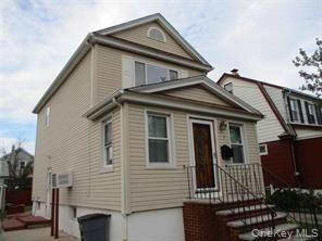 6 Birch Way, Valley Stream, NY 11581