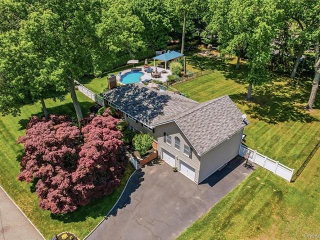 6 Biret Dr, Airmont, NY 10952
