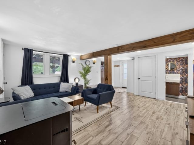 6 Black Oak Trl