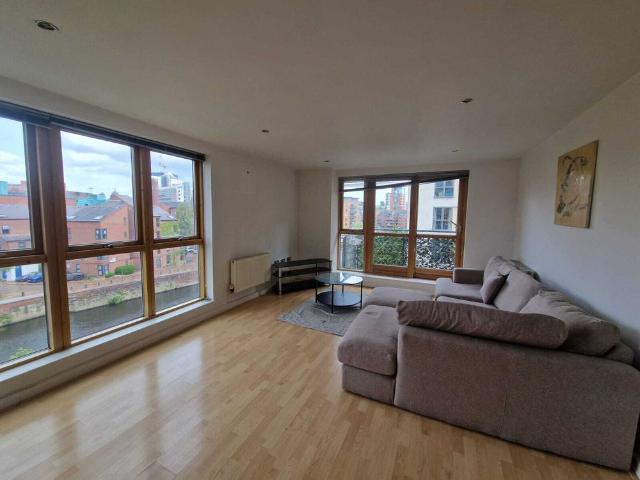 6 Bowman Lane, Leeds