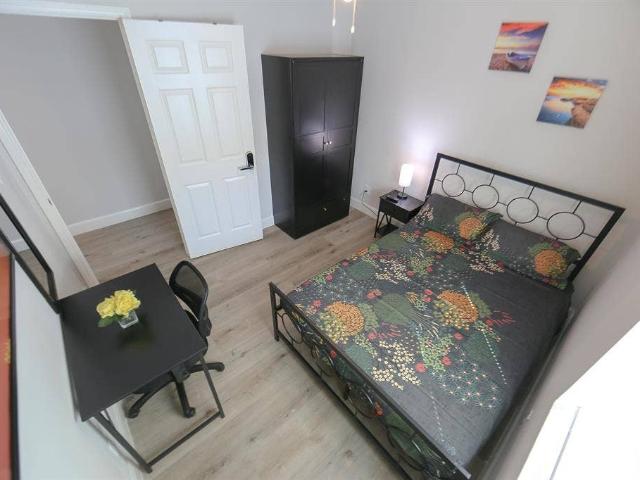 6 BR in Houston
