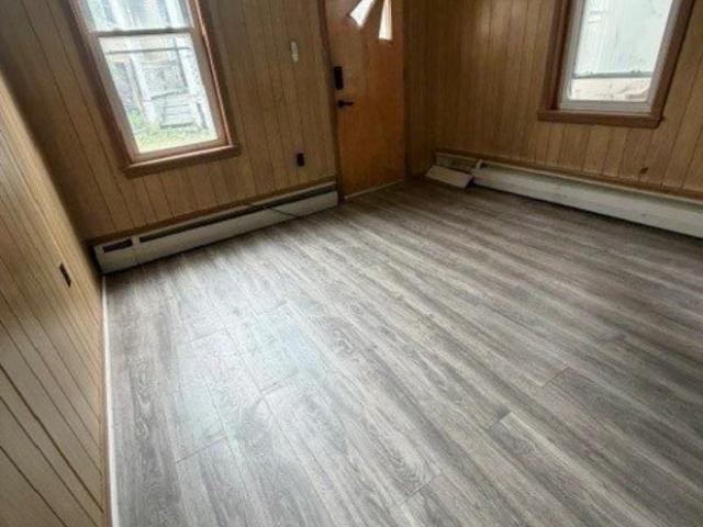 6 Br, 1 bath, Single Family 15 W Church St