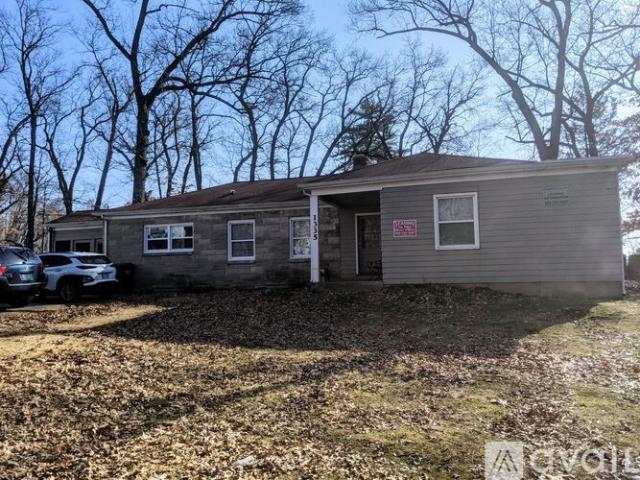 6 BR, 2.5 BA Apartment 1335 Knollwood Ave, Kalamazoo, MI 49006