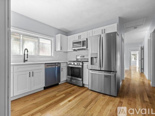 6 BR, 2.5 BA Apartment 17 Tesla Ave, Unit 2, Medford, MA 02155